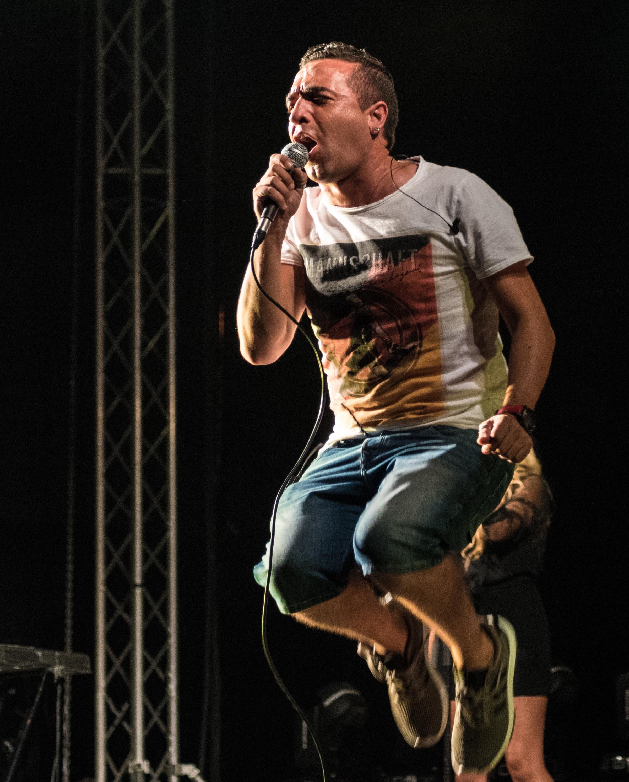 David Antunes fotos (2 fotos) - LETRAS.MUS.BR