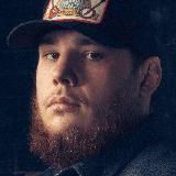 TATTOO ON A SUNBURN (EN ESPAÑOL) - Luke Combs - LETRAS.COM