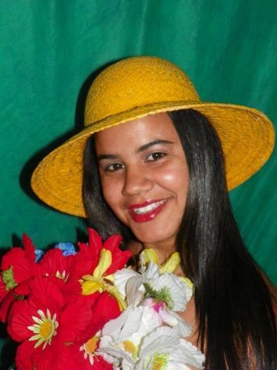 SABOR DE MEL - Michelle Melo e Banda Metade - LETRAS.COM