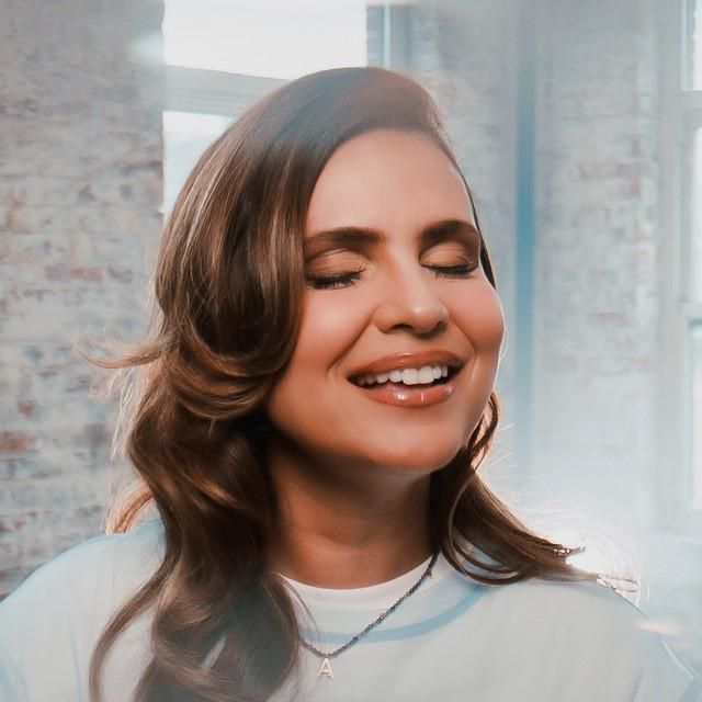 BUENO ES DIOS - Aline Barros - LETRAS.COM