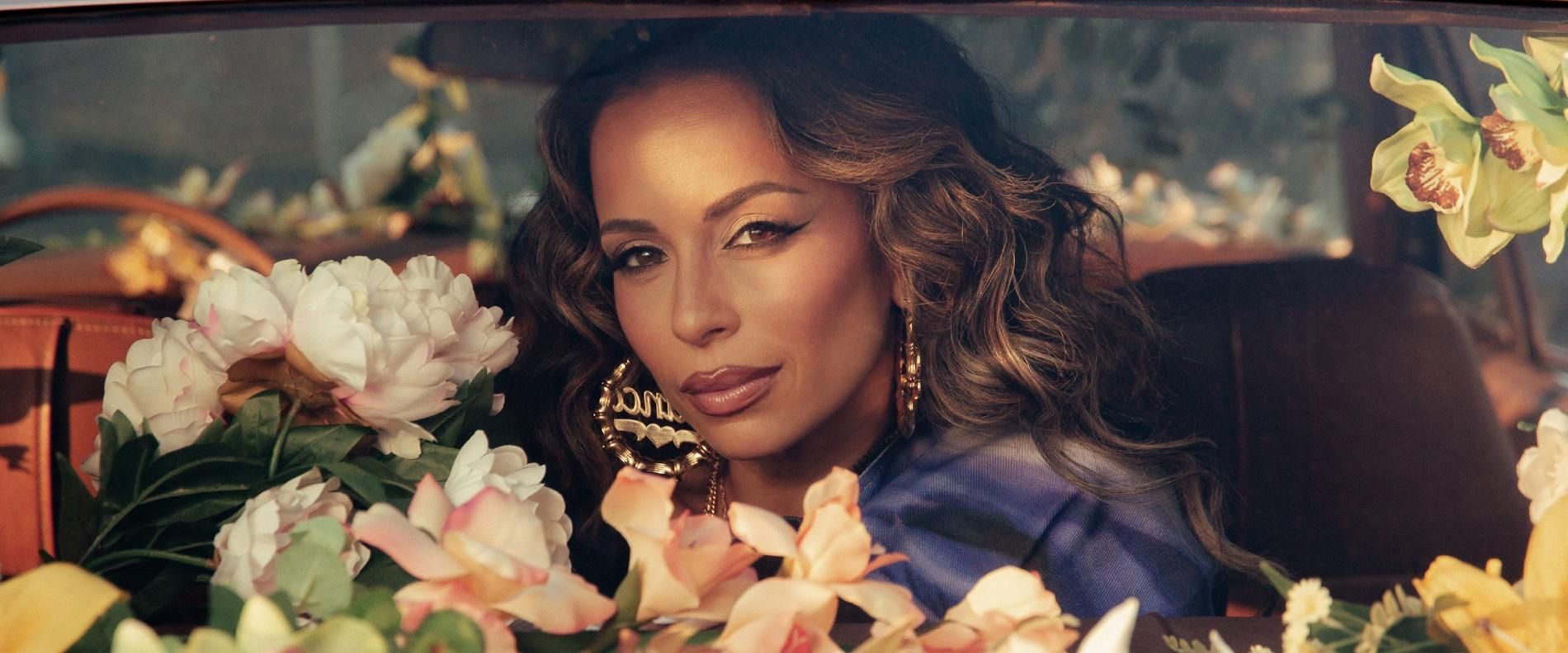 La Bondad de Dios (part. Essencial Worship) (Lyrics in English) - Blanca