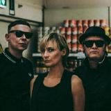 WE ALL FLOAT - Hooverphonic - LETRAS.COM