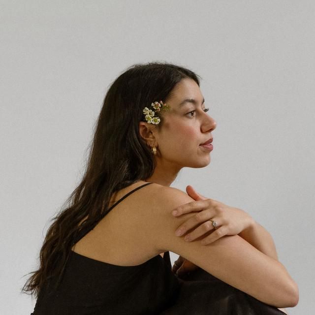 Pieces - Laura Alden - LETRAS.MUS.BR