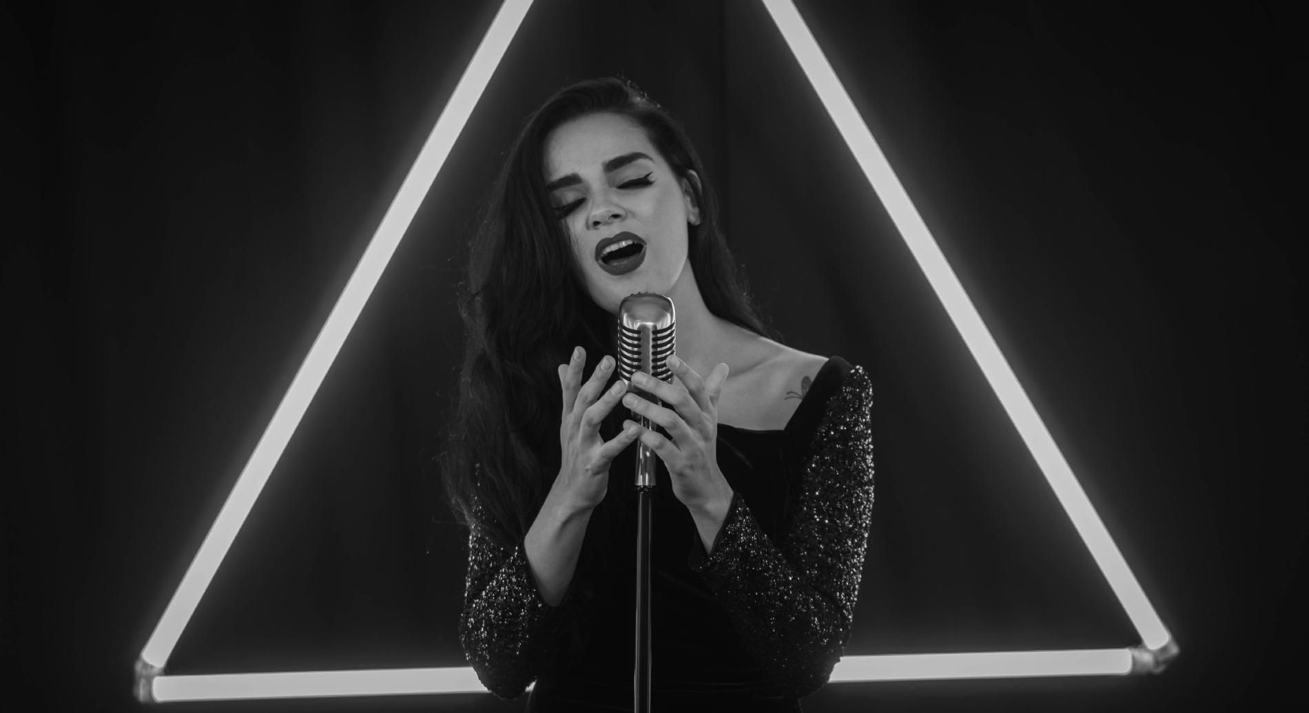 Sarah Ávila fotos (9 fotos) - LETRAS.COM