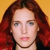 RED QUEEN (EN ESPAÑOL) - LPX - LETRAS.COM
